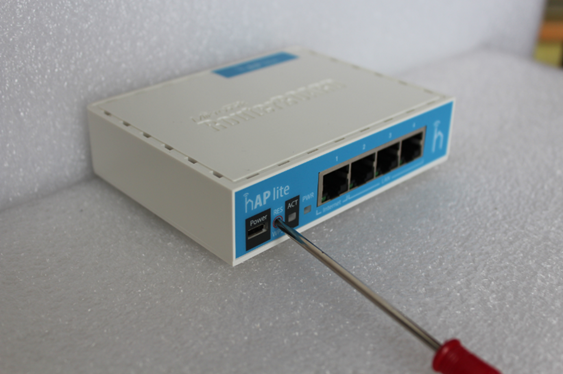 Mikrotik路由器通过Netinstall安装系统_jeremy_kid的博客-CSDN博客_netinstall