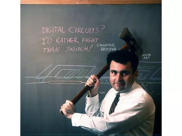 鲍勃·维德拉（Bob Widlar），他不仅是一位优秀的硬件工程师，还是一位传奇人物。...-CSDN博客